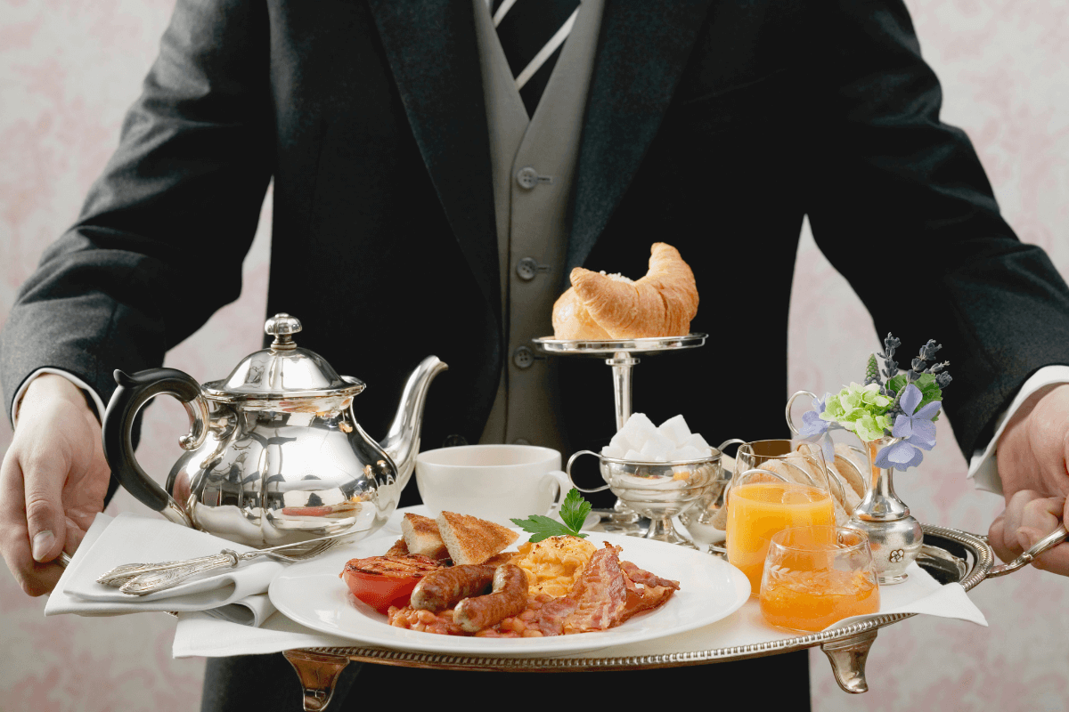 Hotel Butler: The Art of Exceptional Service in Luxury Hospitality